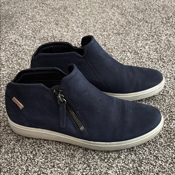 Ecco | Shoes | Ecco Blue Sneakers Size 7 With Slipon Design And White ...